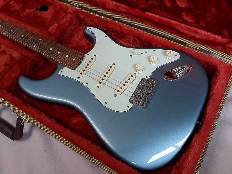 Fender Vintera II 60's Stratocaster Ice Blue Metallic | Reverb