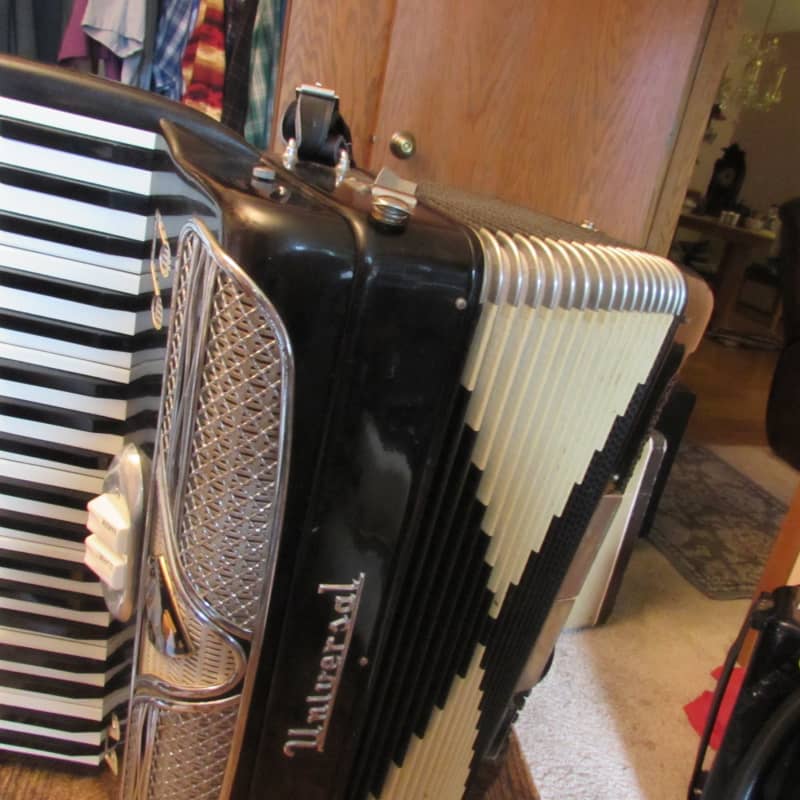 Accordions - New & Used Accordions For Sale | Reverb