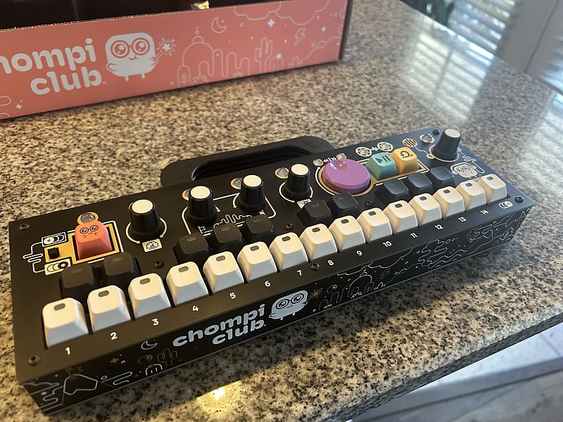 Chompi Club Sampler - OG Black | Reverb