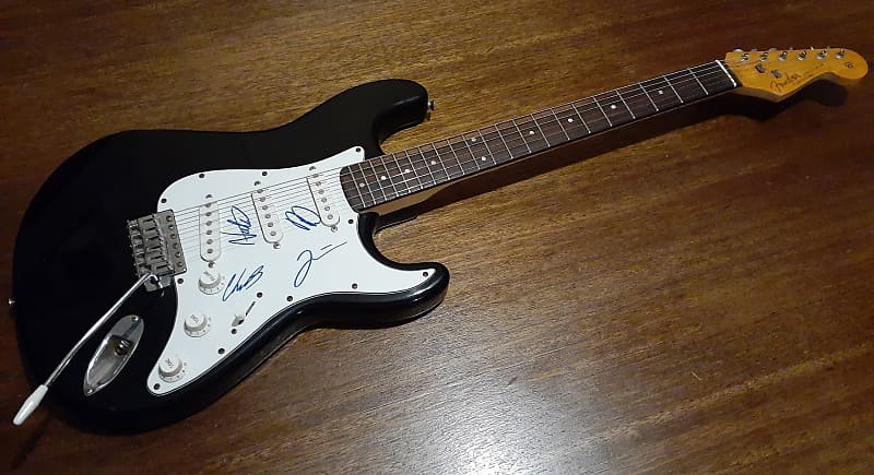 Fender Stratocaster signed by Foo Fighters band in 2017 Dave | Reverb