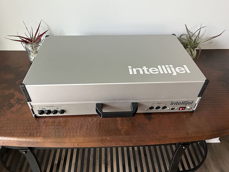 Intellijel 2x104HP+1U Eurorack Case 2020 - Silver | Reverb