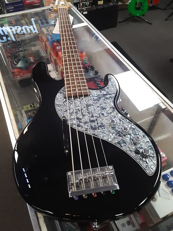 Line 6 Variax Bass 700 Modeling Bass Guitar, Black with Gig | Reverb