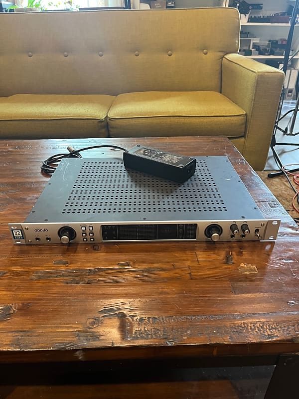 Universal Audio Apollo Quad + Thunderbolt UAD-2 Silver | Reverb