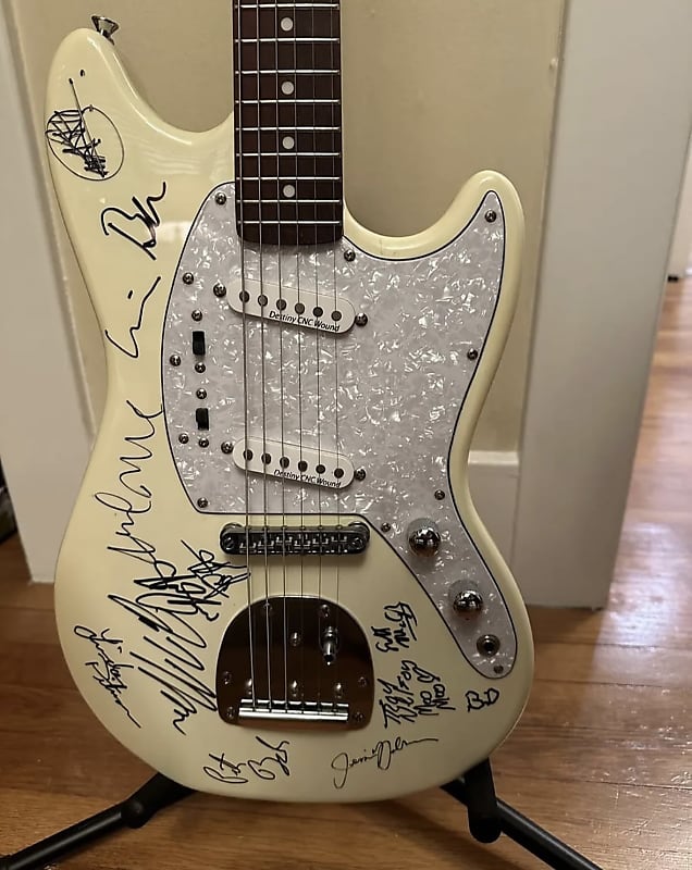 Smash Seattle Bowie Tribute Guitar signed by Mike | Reverb Deutschland