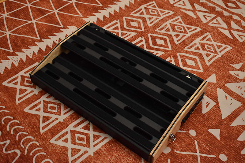 Third Edge Audio The Major Pedalboard | Reverb