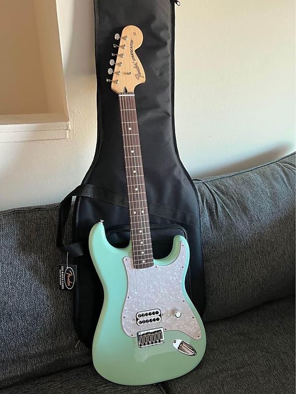 Fender Tom Delonge Stratocaster 2023 - Surf Green | Reverb