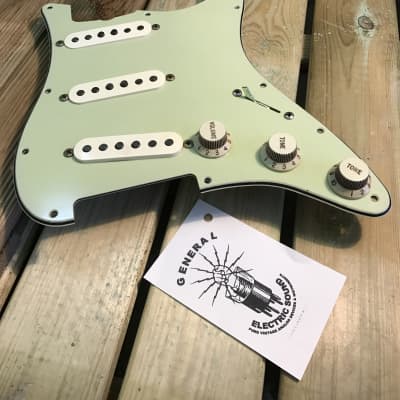 General 1964 Full loaded Scratchplate & pickups | Reverb France