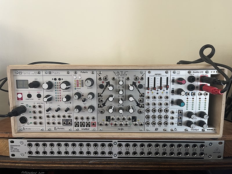 Mutable Instruments Modular Rack - Silver | Reverb
