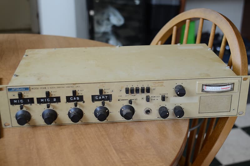 Mcmartin Accu-Five Portable and Rackable Mixer | Reverb