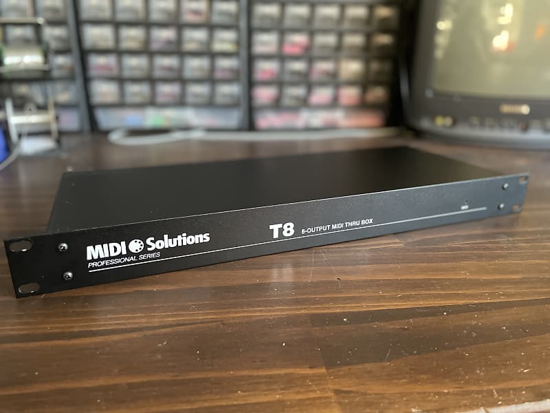 MIDI Solutions T8 Eight Out MIDI Thru Box | Reverb Australia