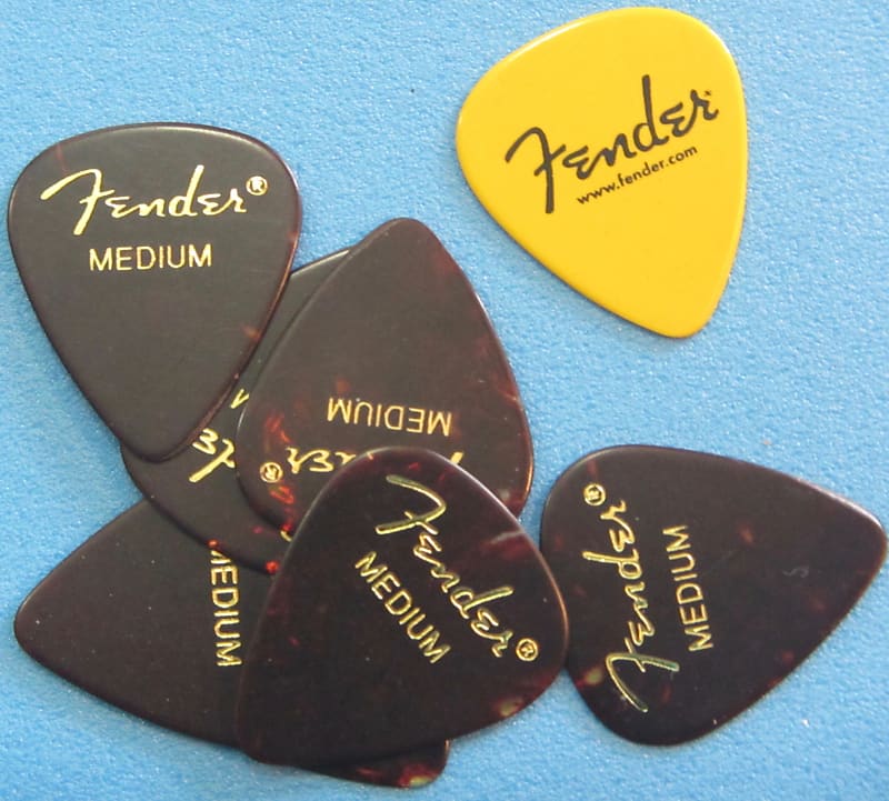 8 Fender Medium Picks | Reverb