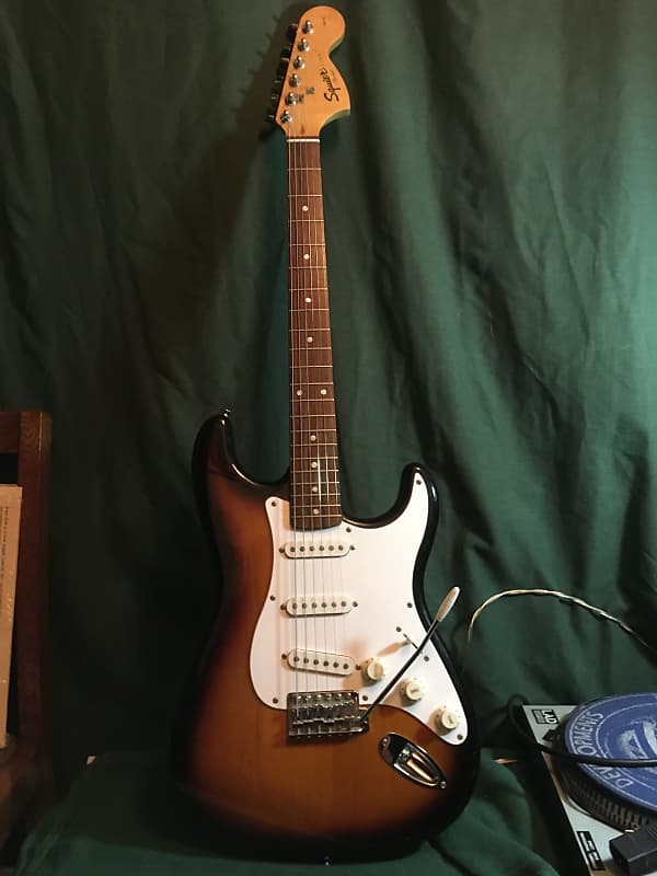 Squier Fender STRATOCASTER - SUNBURST | Reverb UK