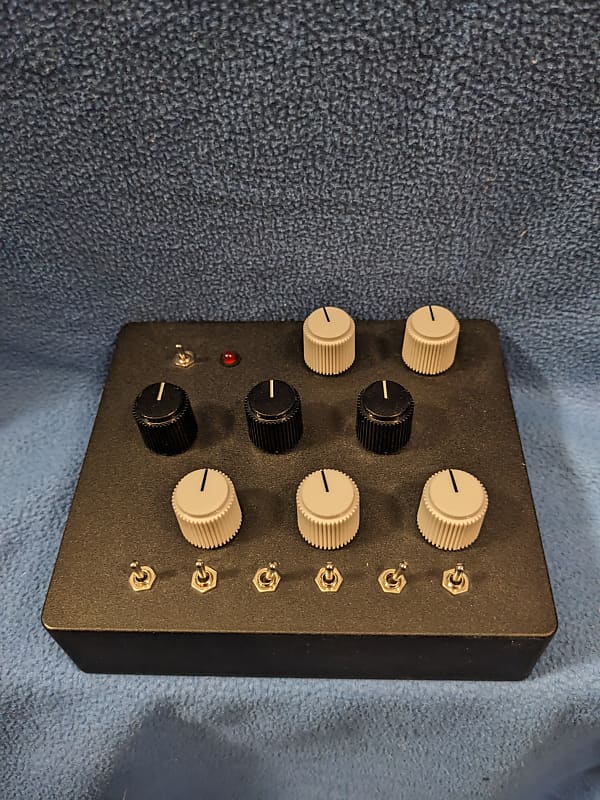 Rucci Maximum Drone - 6 oscillators! CV input! | Reverb Rucci Maximum Drone - 6 oscillators! CV input! | Reverb