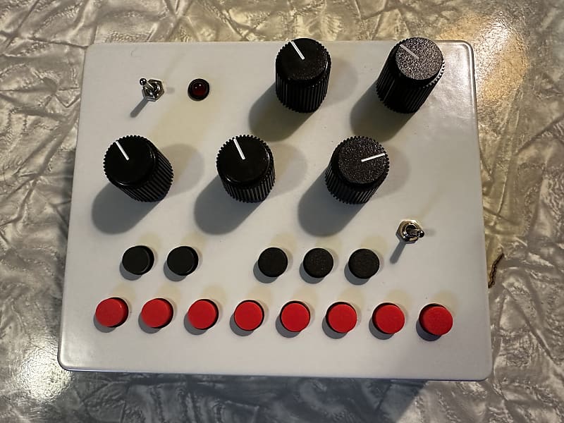 Rucci 8-Bit Power Synthesizer - White | Reverb