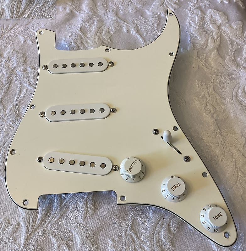 Fender Fat '50s Custom Loaded Strat Pickguard - Aged White | Reverb