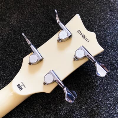 ESP Edwards E-AK-125 Sid Aki Signature White + ESP gig bag ESP Edwards E-AK-125 Sid Aki Signature White + ESP gig bag