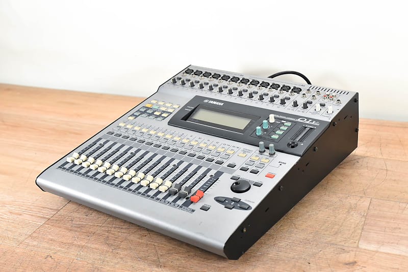 Yamaha 01V 16-Channel Digital Audio Console CG006GN | Reverb