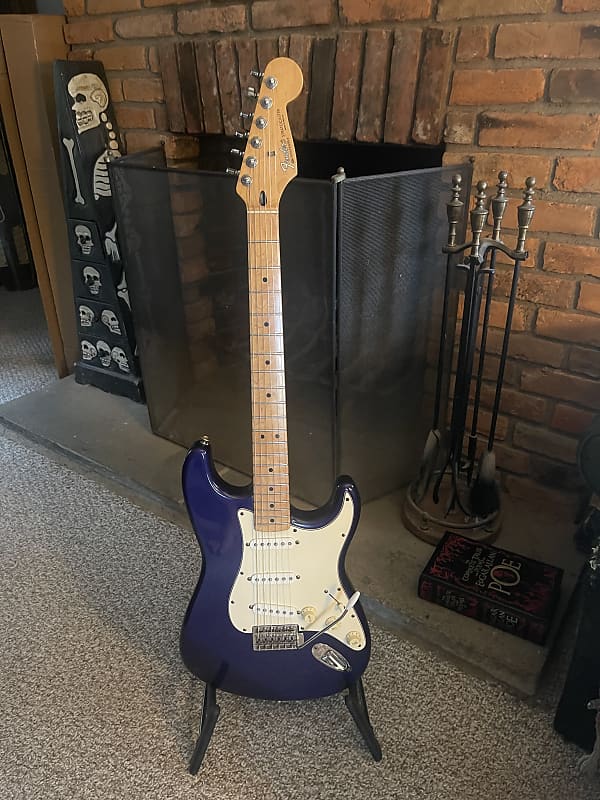 1996 Fender Standard Stratocaster in Midnight Blue w/ Fender | Reverb