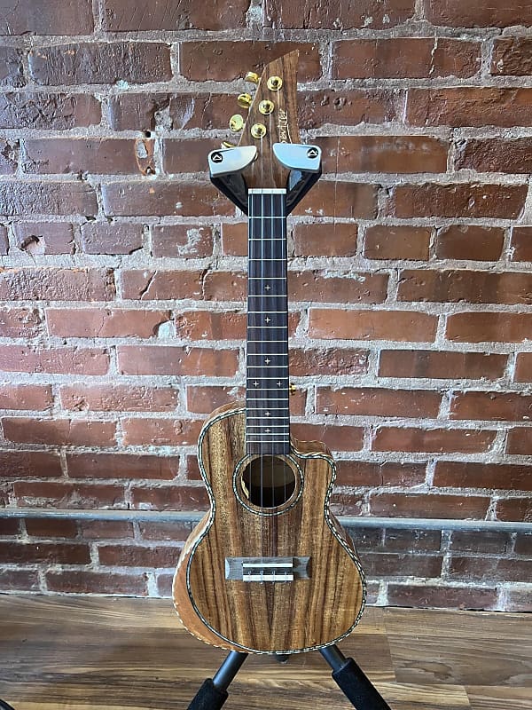 Deviser Koa Concert Ukulele Model D12-24 with gig bag | Reverb