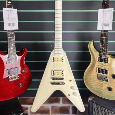 Gibson Brendon Small Snow Falcon Flying V Snow Burst 2013 | Reverb