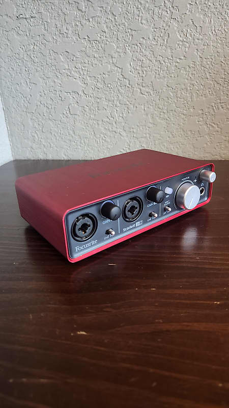 Focusrite 2i2 1st gen - Red | Reverb