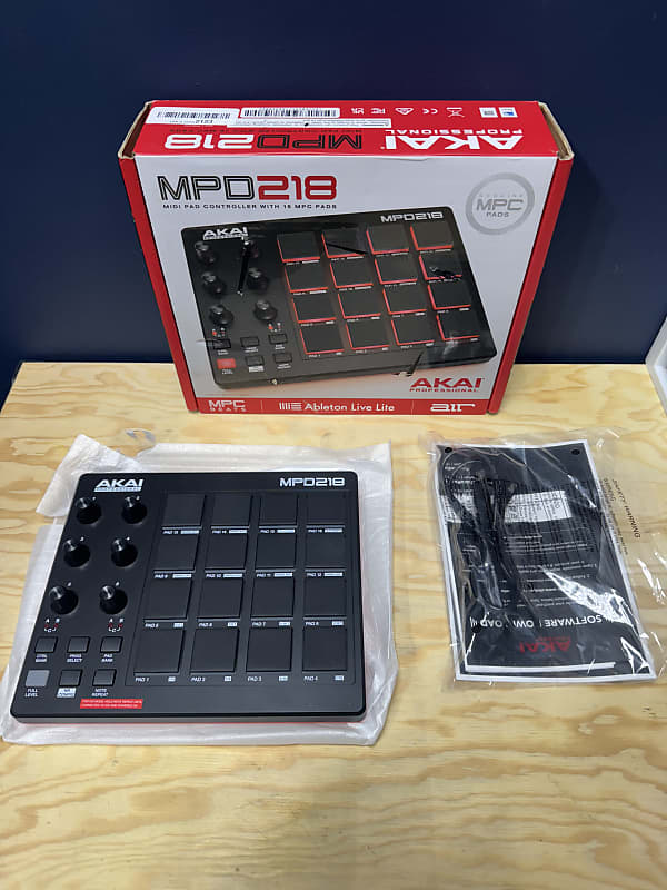 Akai MPD218 2015 - Present - Black | Reverb