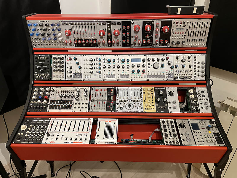 Huge Eurorack modular system in a powered case (Mutable | Reverb