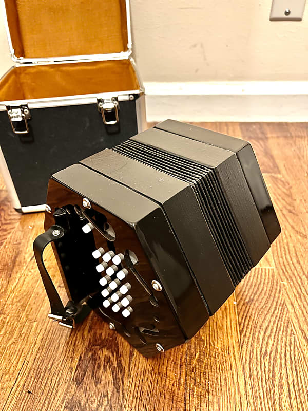 Trinity College 30 Button Anglo Concertina with Hard Case | Reverb