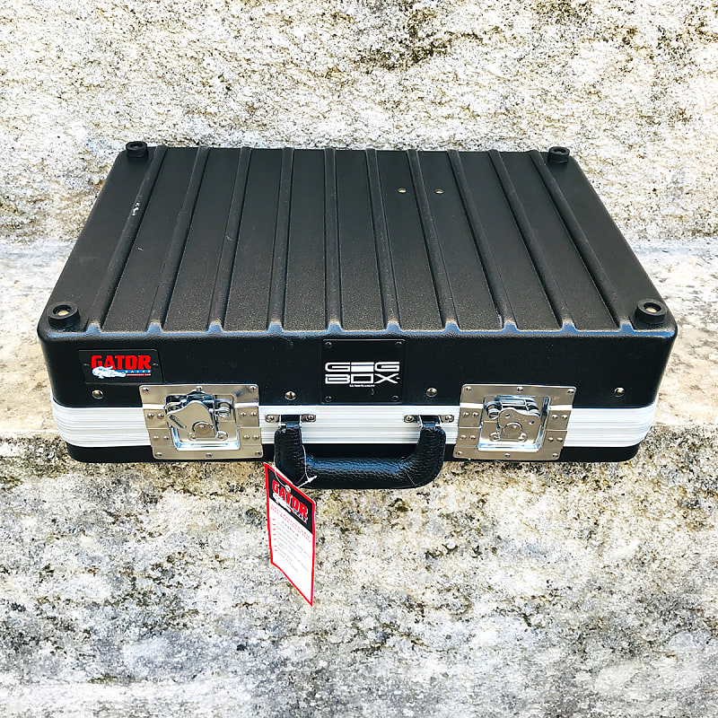 Gator G-GIGBOXJR Gig Box Junior Pedal Board with Stand for 3 | Reverb