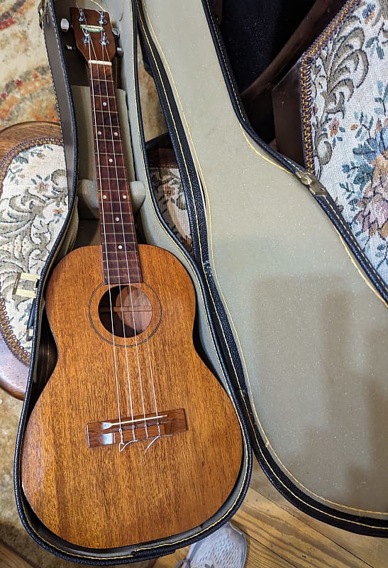 Harmony Vintage Baritone Ukulele | Reverb