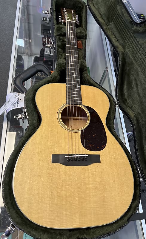 Martin 00-18 Acoustic (2025), Natural with Hardshell Case | Reverb