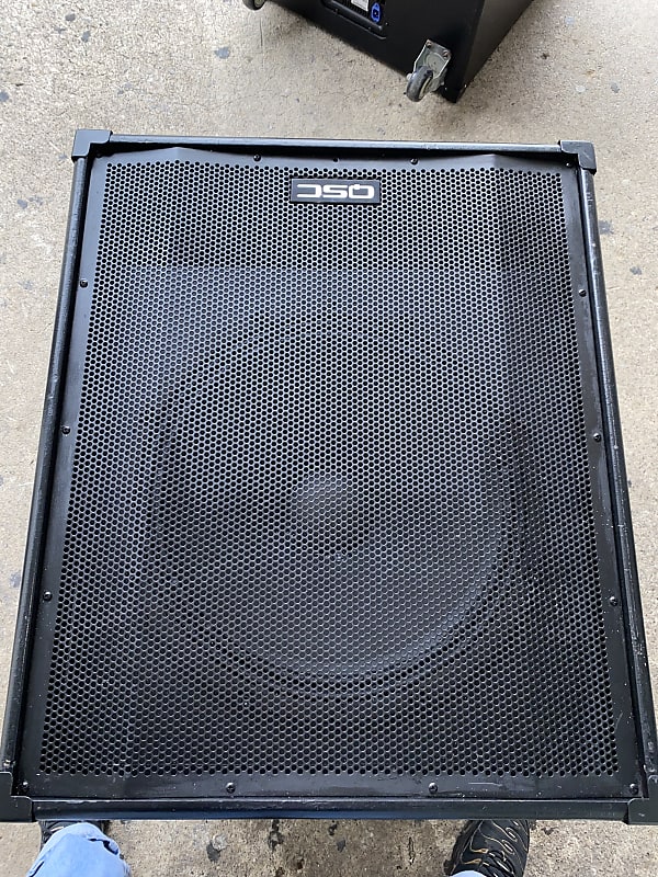 QSC HPR 181i Powered 1x18 Speaker Cabinets/Pair | Reverb