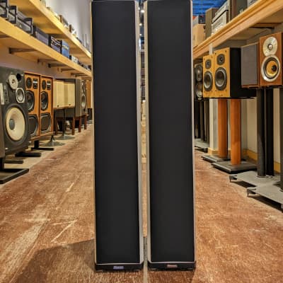 Dynaudio Excite X32 Floor Standing Speakers in Gloss White | Reverb