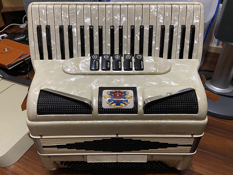 Stradivari Mudget Stradivari Mudget | Reverb