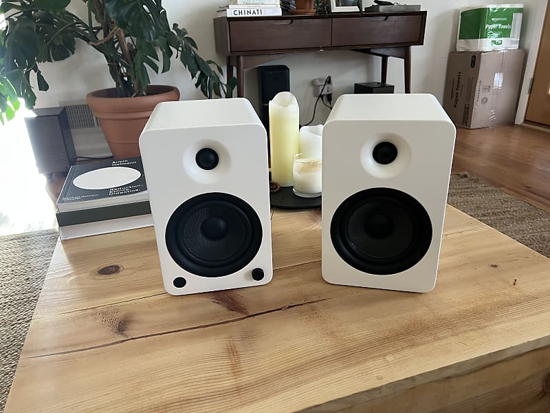 Kanto YU6 Powered Speaker System - Matte White | Reverb