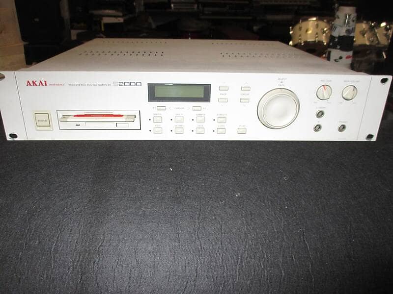 Campionatore Akay S2000 Midi Stereo con lettore CD | Reverb UK