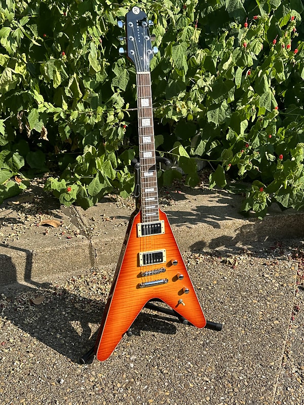 Killer Reverend Sunburst Volcano "flying V" w/ OHSC + hang | Reverb