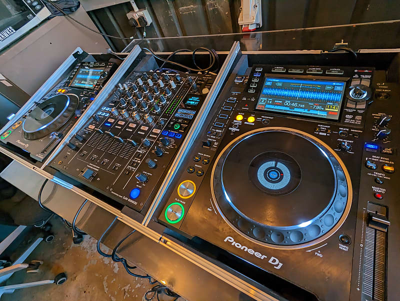 Pioneer CDJ 2000 NXS2 Pair and 1x DJM900 NXS2 PLUS Magma | Reverb UK