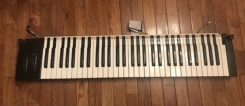 Yamaha DX7 Keybed with plastic bezels and modulation wheels. | Reverb