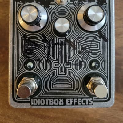 IdiotBox Effects WHORES. Fuzz Freq | Reverb