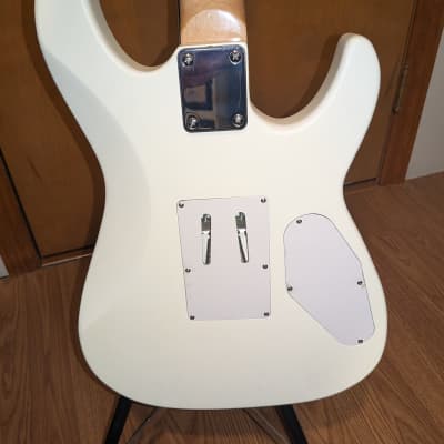 Left-Handed Sawtooth ST-M24 | Reverb