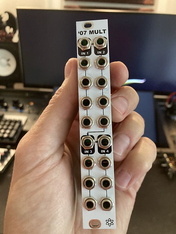 Synthrotek MST ’07 MULT - Buffered Multiple module | Reverb