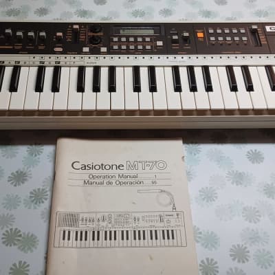 Casio MT-70 Casiotone 49-Key Synthesizer 1982 - 1984 - White | Reverb