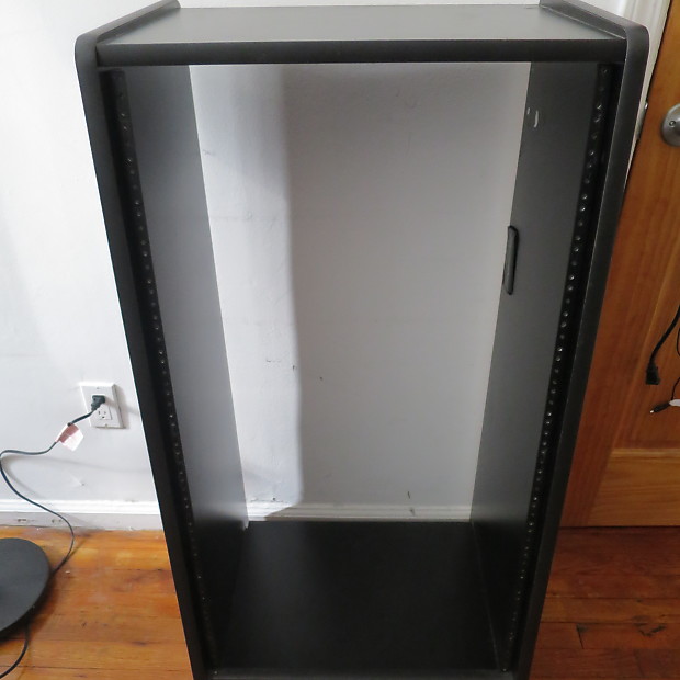 Omnirax Pro 20 Slanted 20u Rolling Rack | Reverb