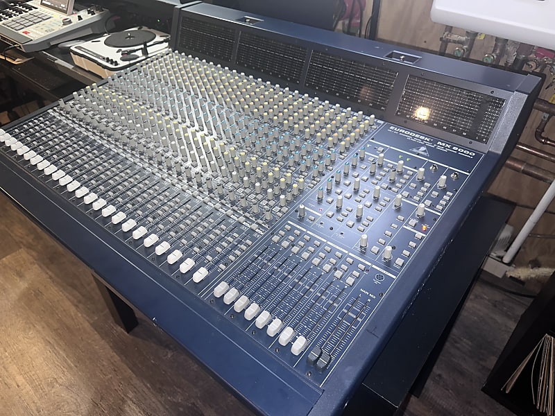 Behringer Eurodesk mx9000 | Reverb