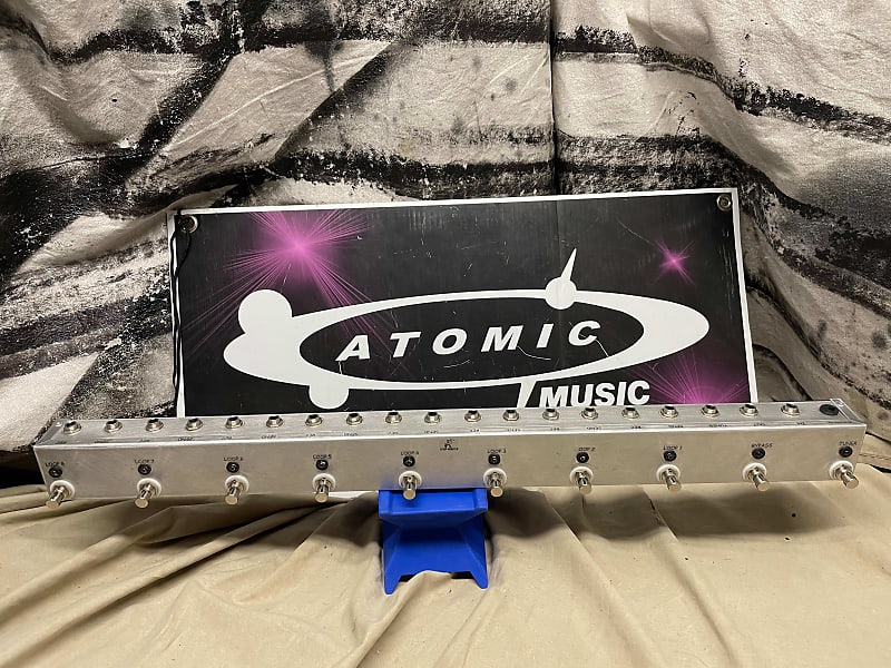 Loop-Master 8-Looper Switcher Pedal with 8 Channels / Effects | Reverb