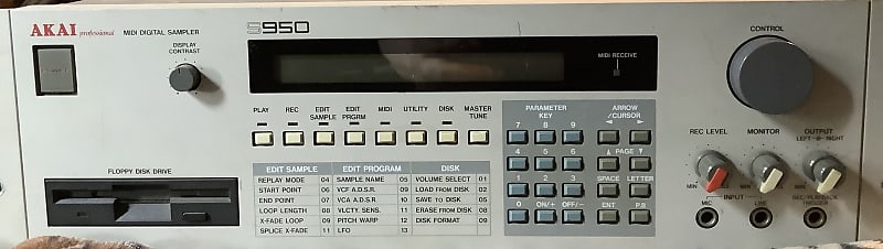 Akai 950S 1988 - White | Reverb