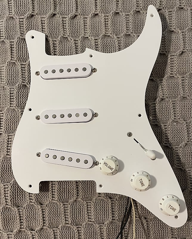 Lindy Fralin Pre-wired Stratocaster Pickguard | Reverb