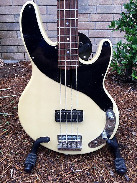 Vintage 1988 Robin Freedom Bass White/Gold Electric Bass | Reverb UK