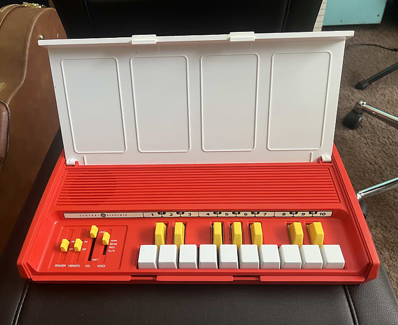 Vintage GE General Electric - Tote A Tune | | Reverb Australia